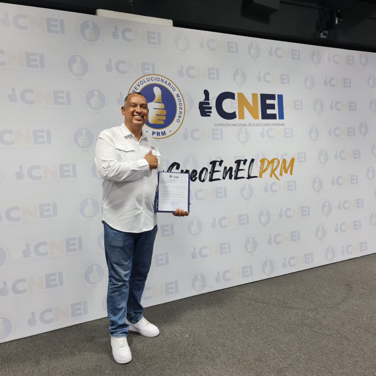 Alexis Jiménez inscribe precandidatura a senador por Santo Domingo ...